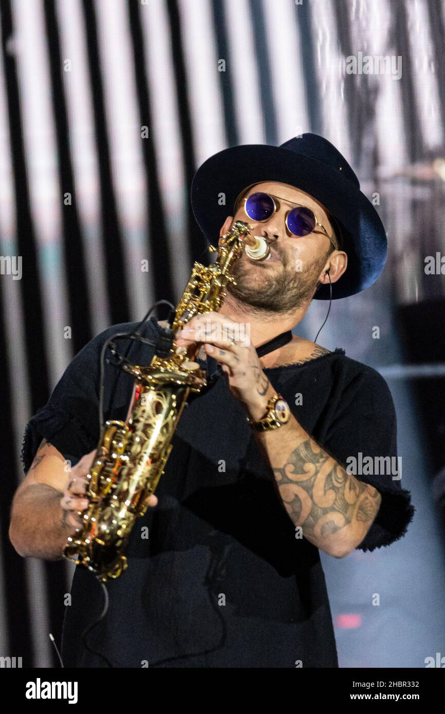 Jimmy sax on stage hi-res stock photography and images - Alamy