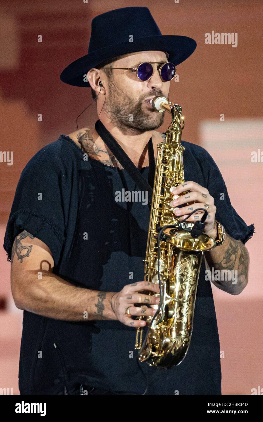 Jimmy sax on stage hi-res stock photography and images - Alamy