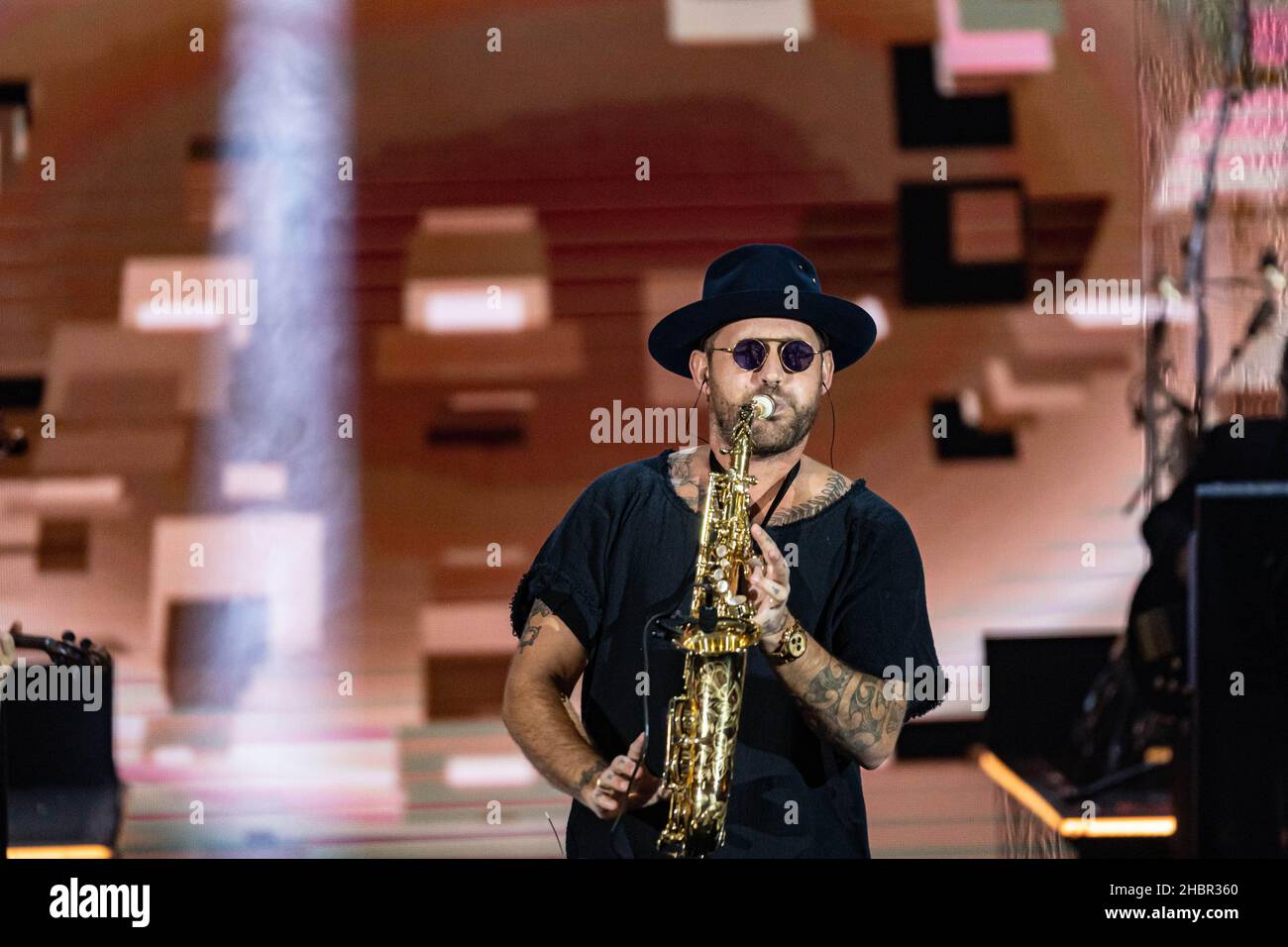 Jimmy sax on stage hi-res stock photography and images - Alamy