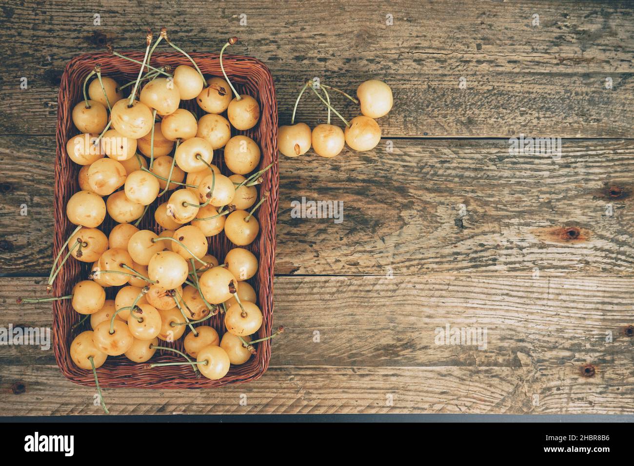 Yellow spanish variety of cherries hi-res stock photography and images ...