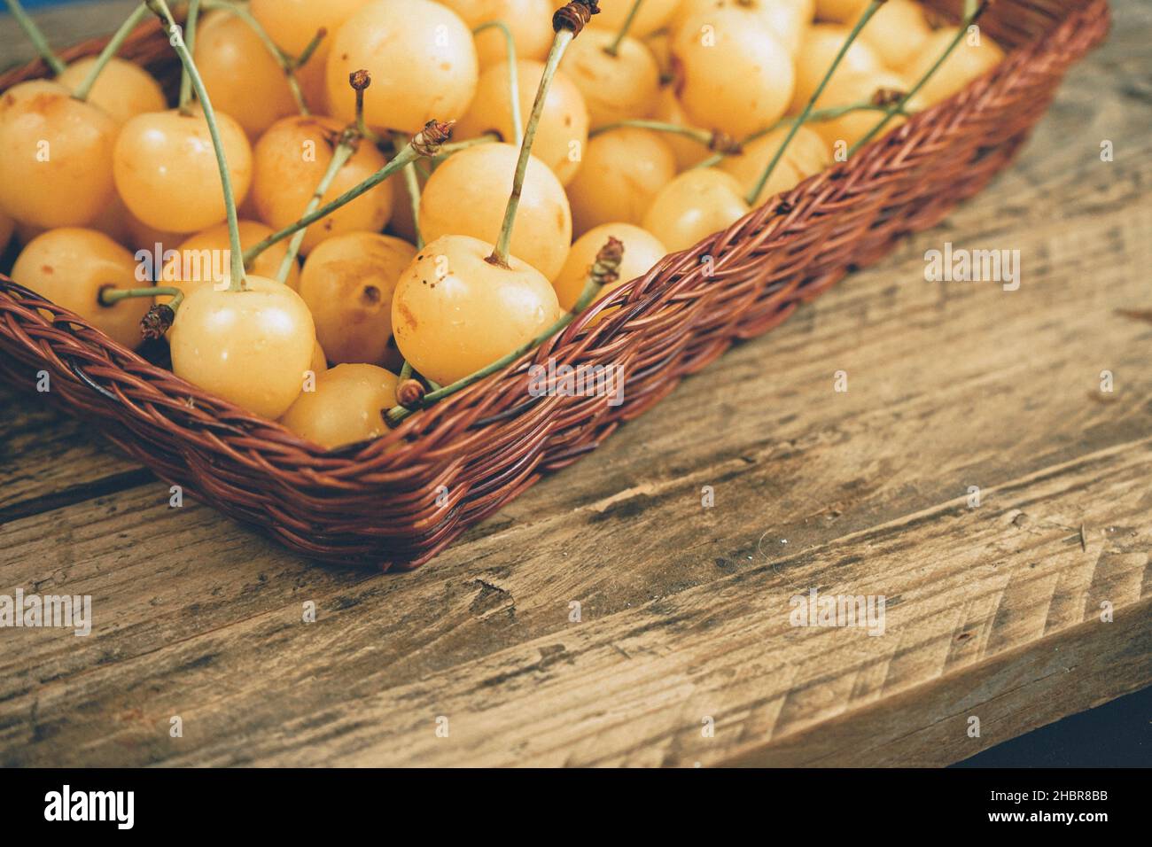 Yellow spanish variety of cherries hi-res stock photography and images ...