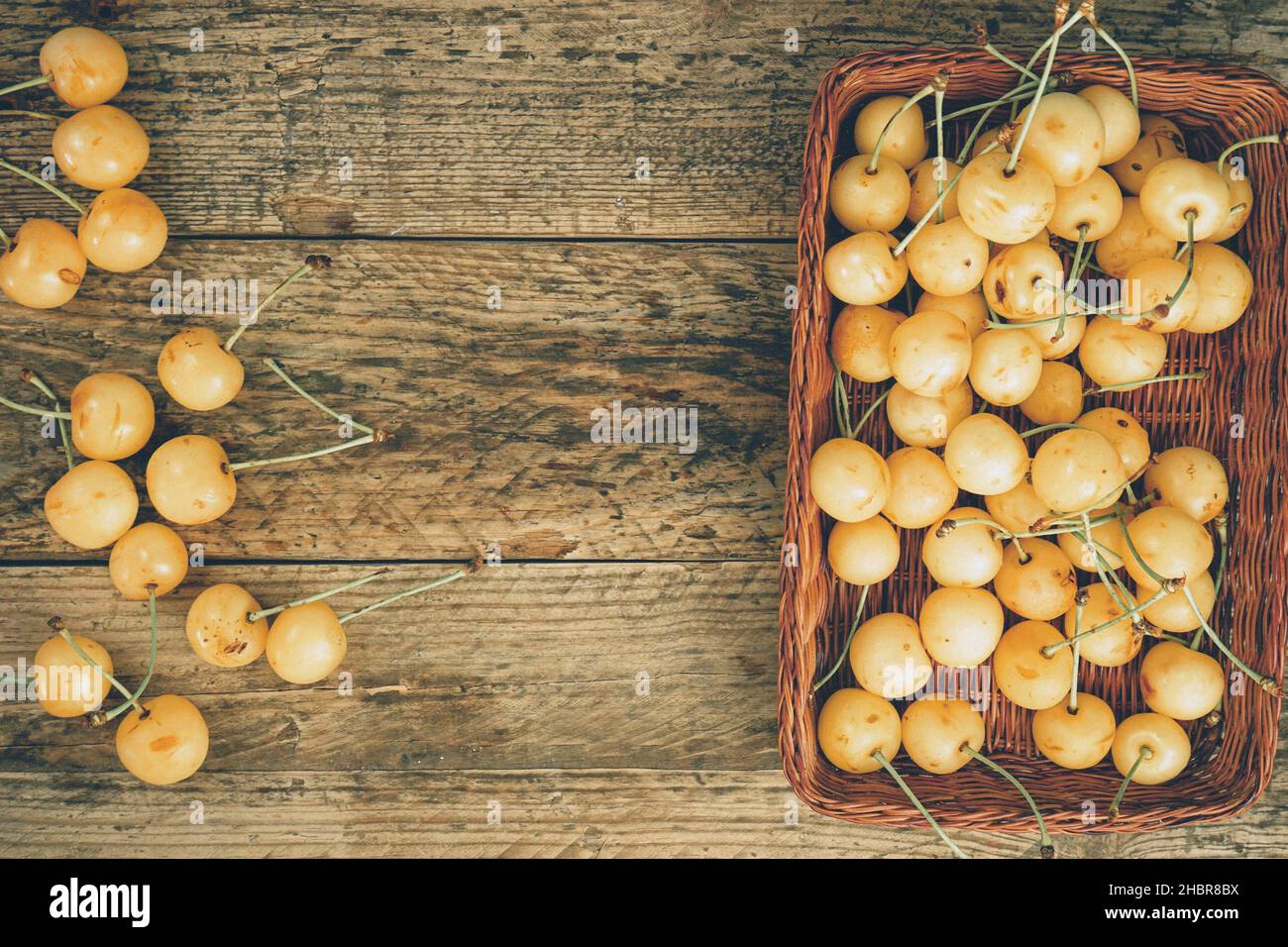 Yellow spanish variety of cherries hi-res stock photography and images ...