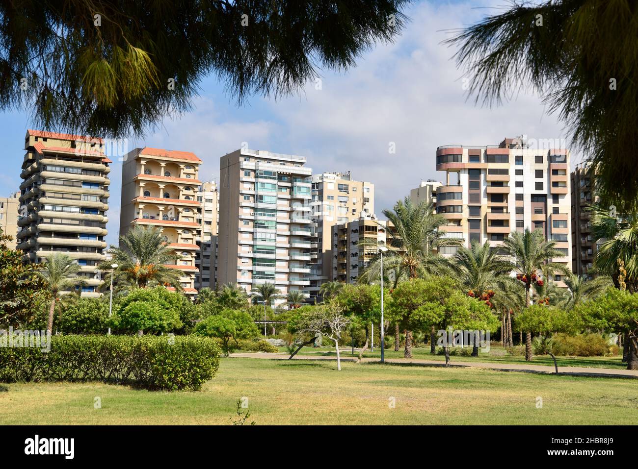 Cluster of high rise buildings hi-res stock photography and images - Alamy