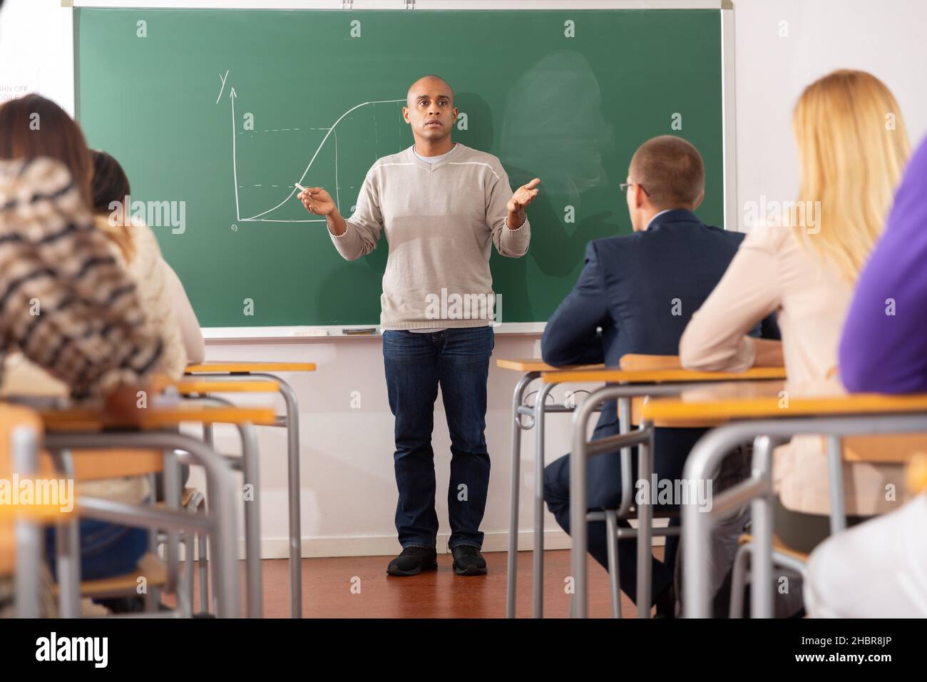 Teacher conducts a refresher course for employees Stock Photo - Alamy