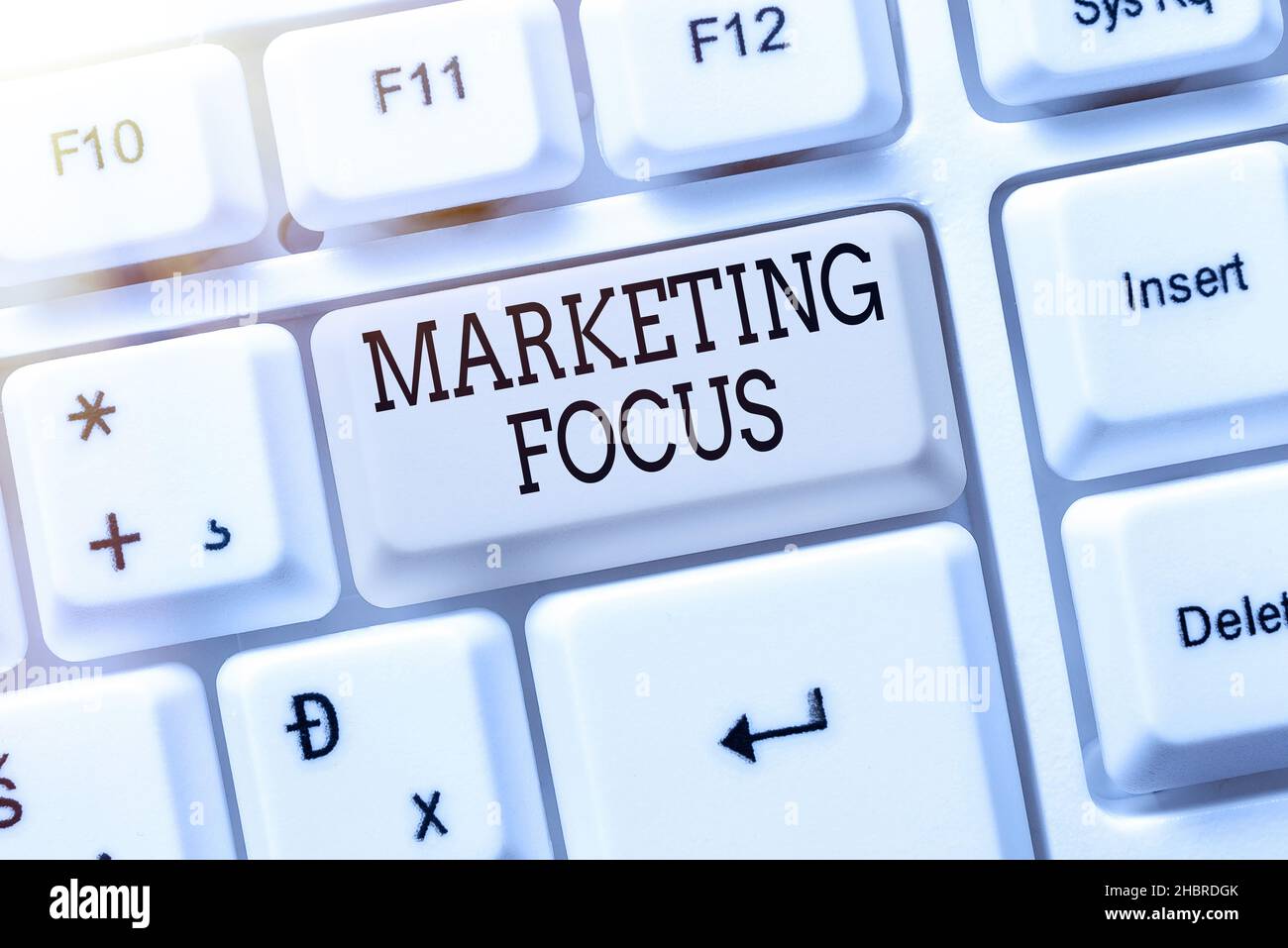 Text showing inspiration Marketing Focus. Business overview ...