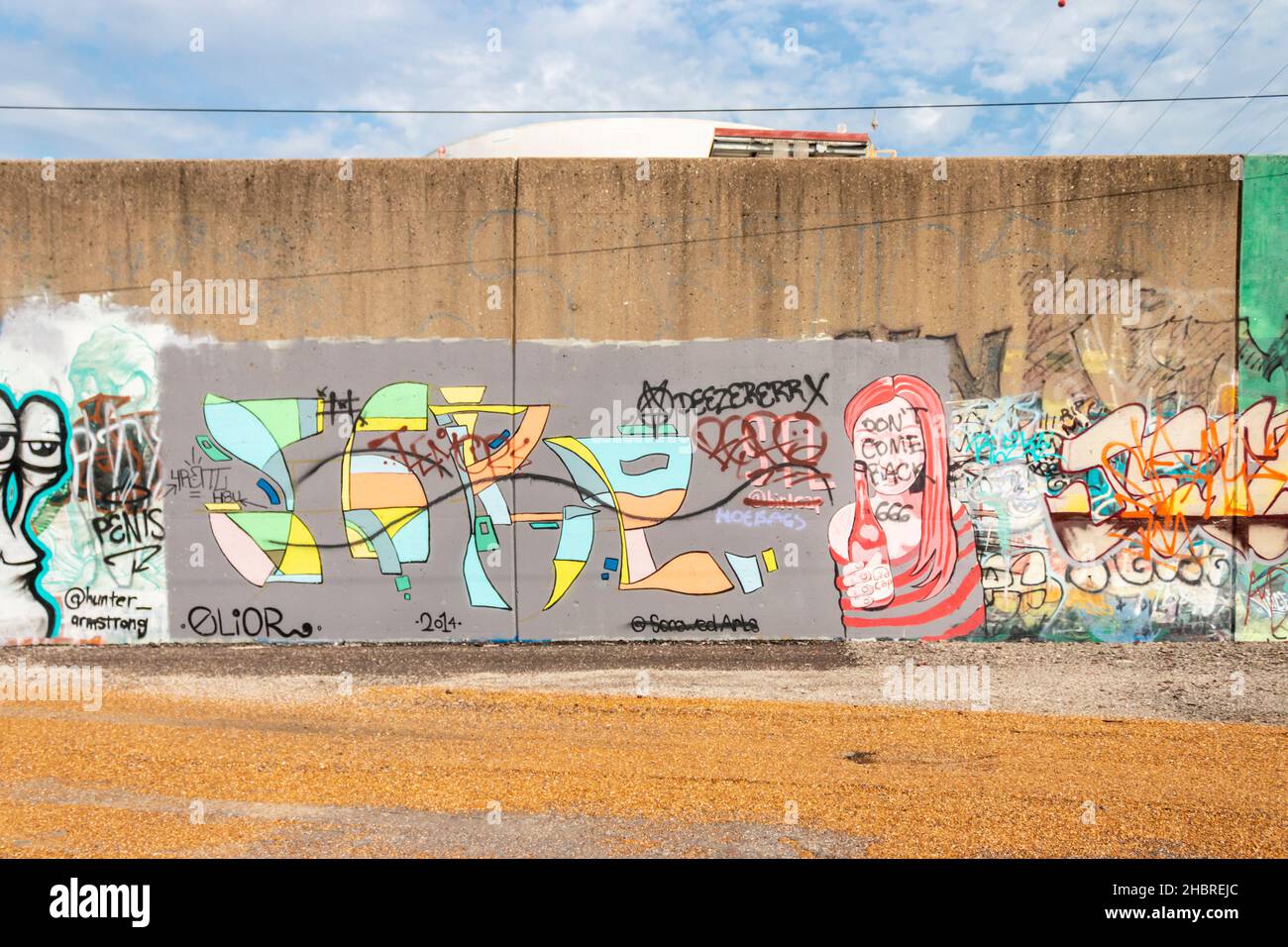 Wall art & Graffiti near Route 66 in Cincinnati ohio Stock Photo - Alamy