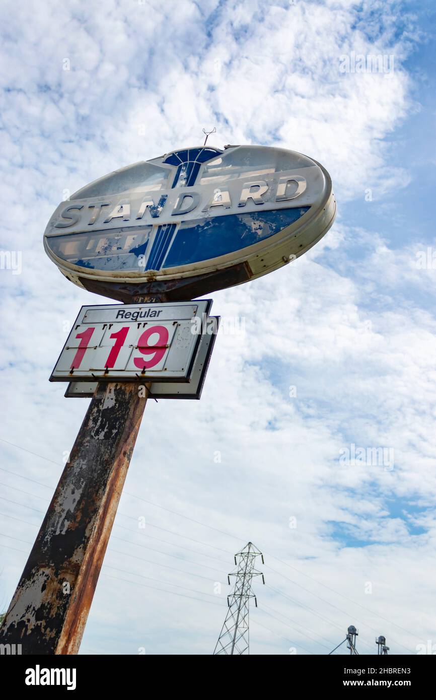Old Gas Station Illinois High Resolution Stock Photography and Images ...