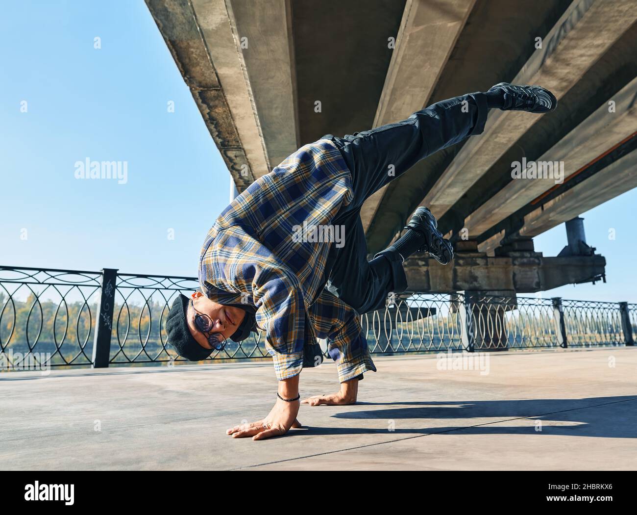 Man performing break dancing hi-res stock photography and images - Alamy