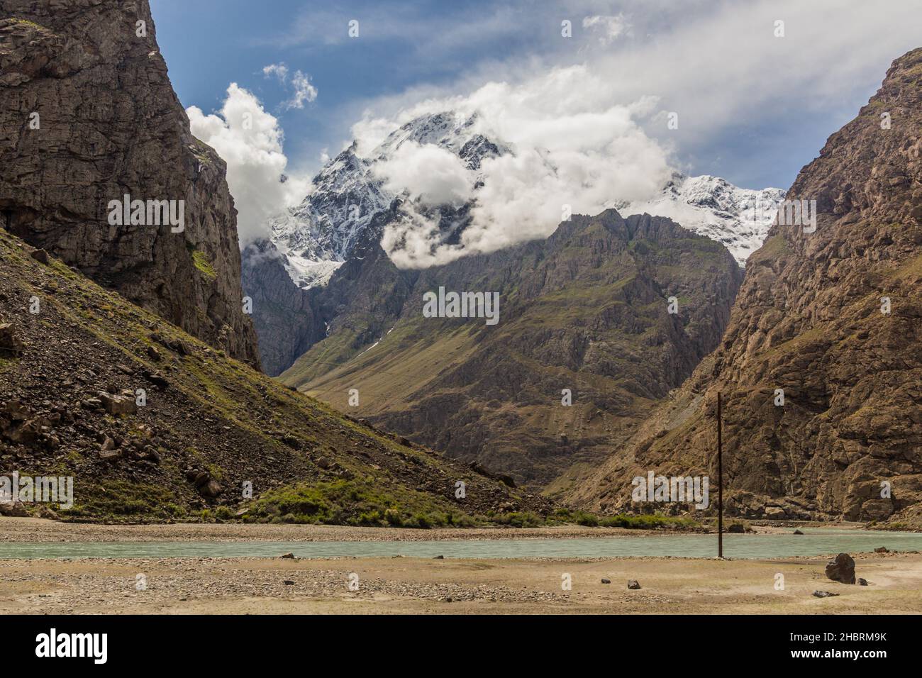 Beautiful bartang valley trekking hi-res stock photography and images ...