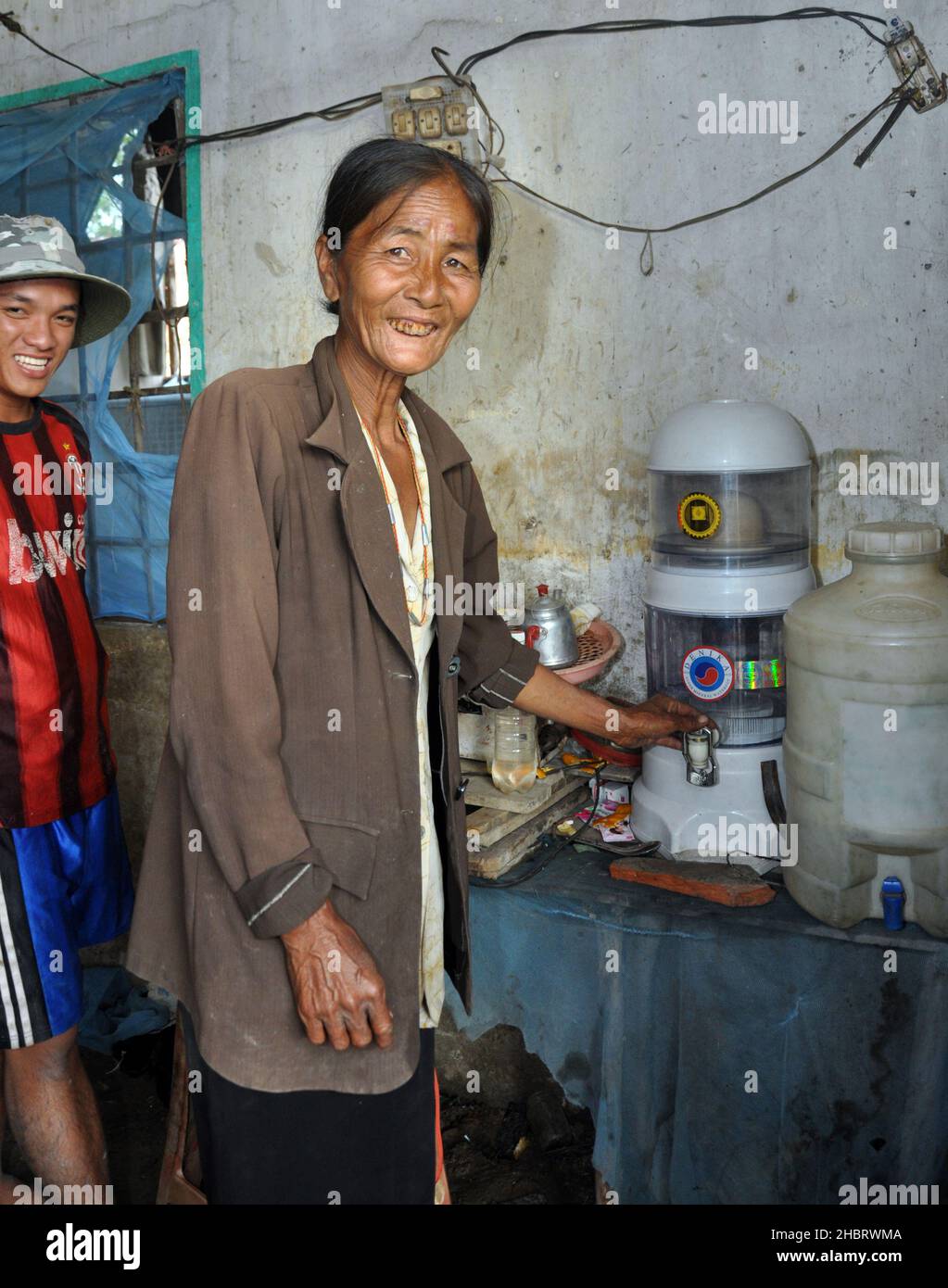 Poverty stricken hi-res stock photography and images - Alamy