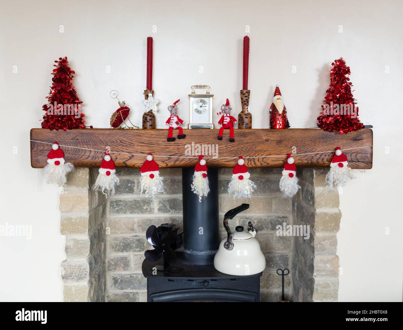 Mantle piece hi-res stock photography and images - Alamy