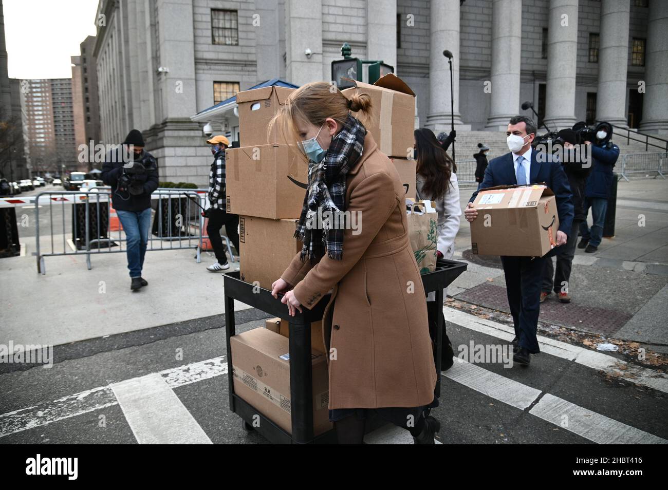 Christian Everdell, defense attorney for Ghislaine Maxwell (right ...