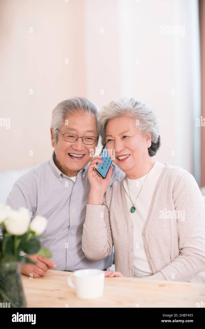Elderly couple calling at home Stock Photo - Alamy