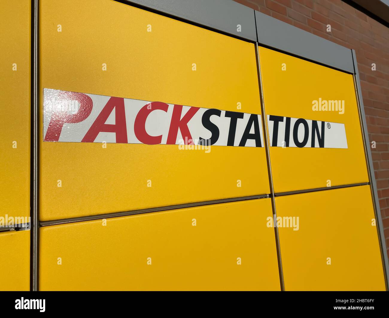 Parcel collection hi-res stock photography and images - Alamy