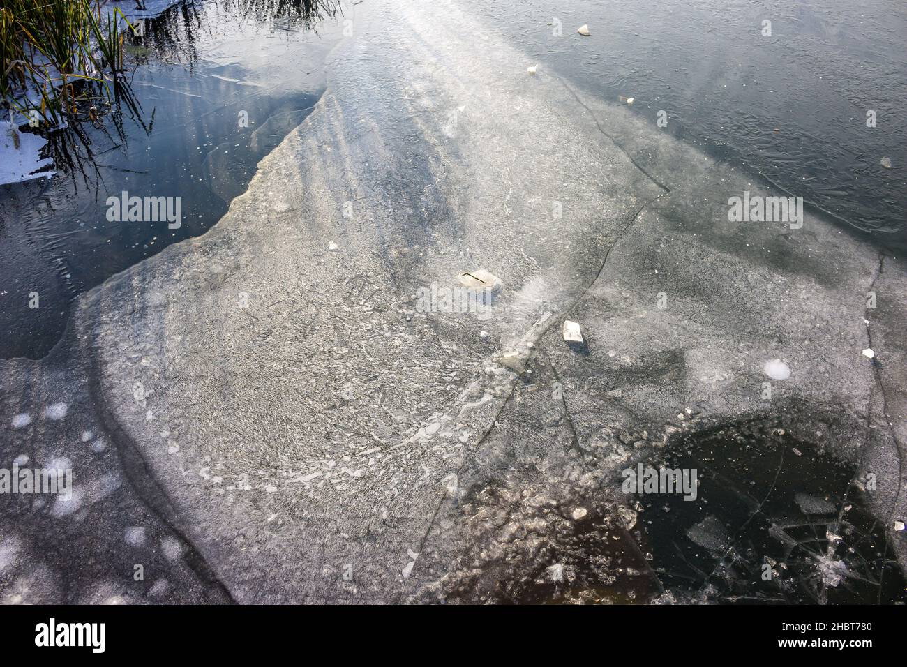 Dangerous ice hi-res stock photography and images - Alamy