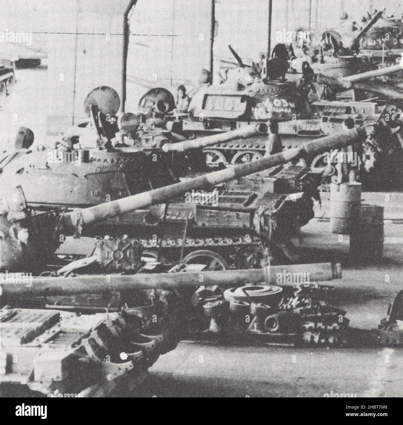 Israelis repair tanks hi-res stock photography and images - Alamy