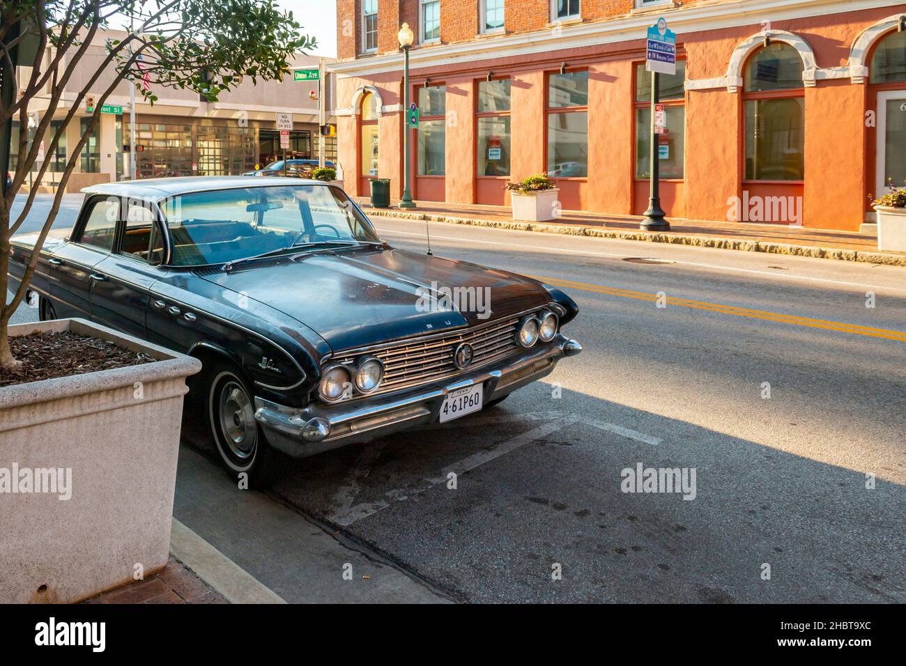 Buick lesabre classic hi-res stock photography and images - Alamy