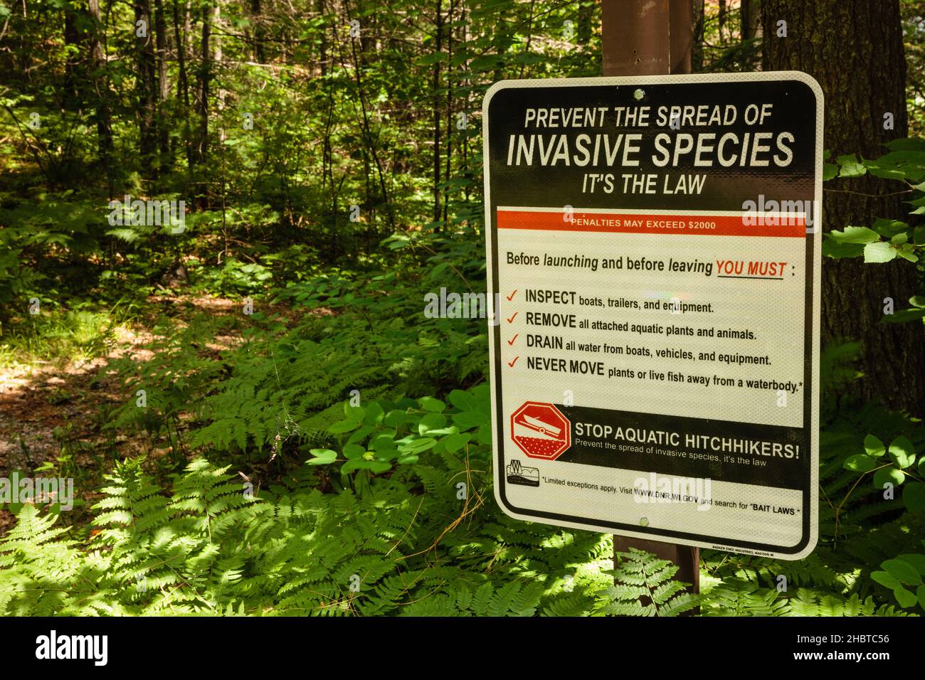 Boat launch sign invasive hi-res stock photography and images - Alamy