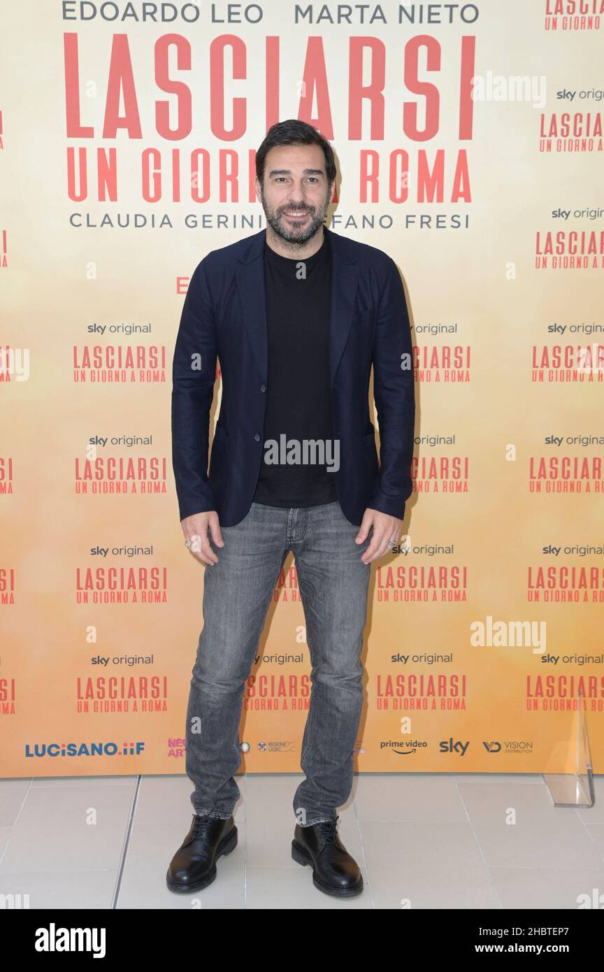 Edoardo Leo attends the photocall of the movie Lasciarsi un giorno a ...