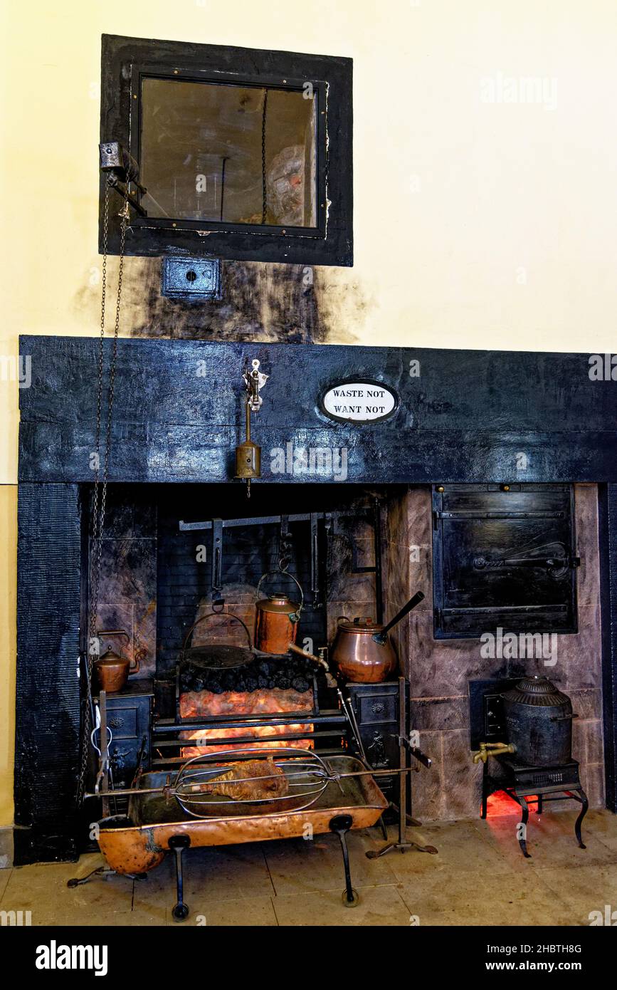 Medieval scotland cooking hi-res stock photography and images - Alamy