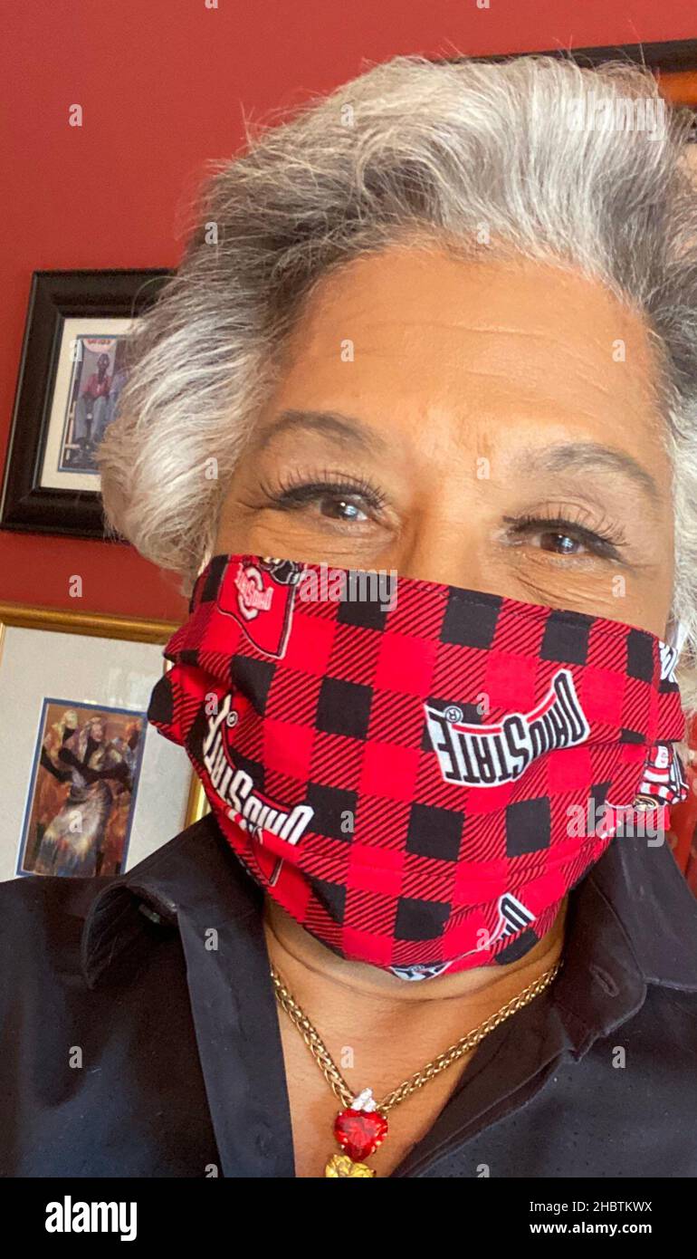 Wearing an ohio state mask hi-res stock photography and images - Alamy