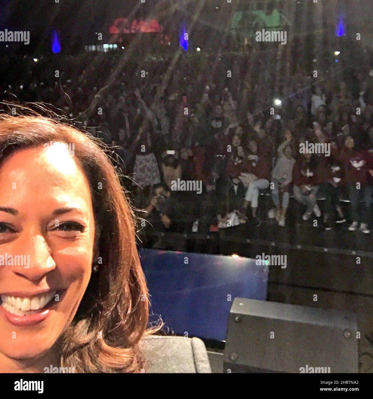 Kamala Harris takes a selfie at the LA Promise Fund's Girls Build ...