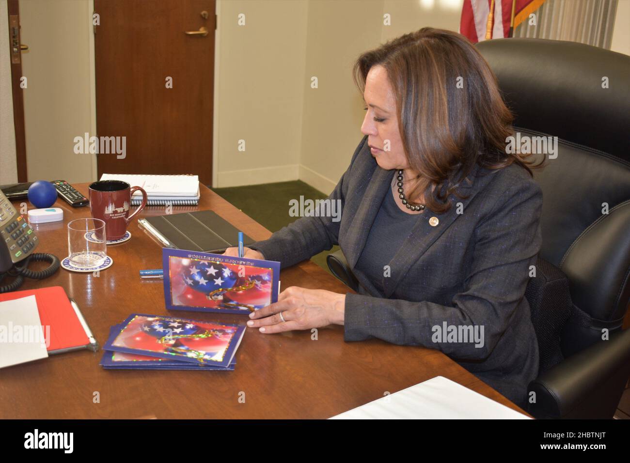 Christmas cards to servicemembers hi-res stock photography and images ...