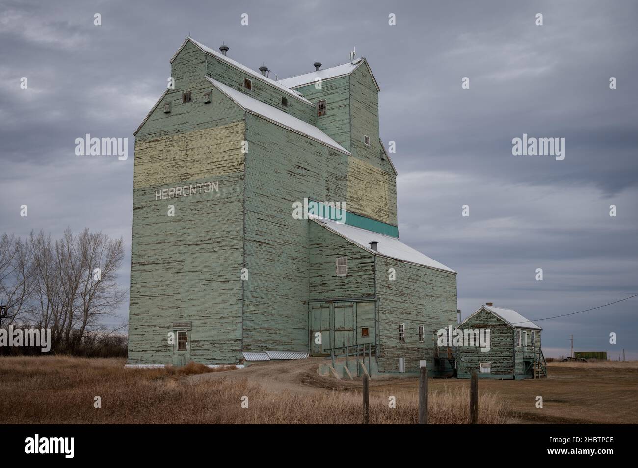 Alberta pool grain elevator hi-res stock photography and images - Alamy