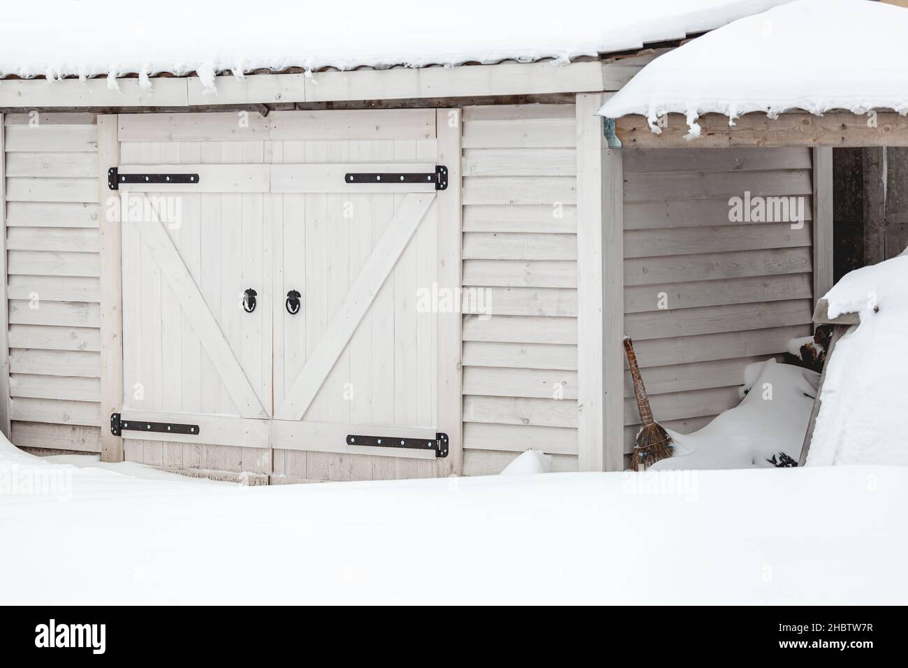 Snow covered wooden shed after heavy snowfall Stock Photo - Alamy