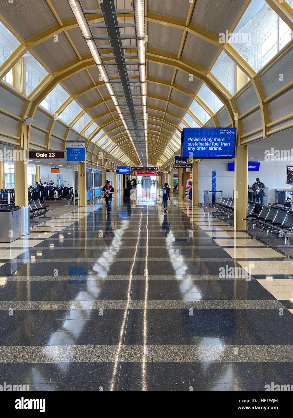 Ronald reagan washington national airport during pandemic hi-res stock ...