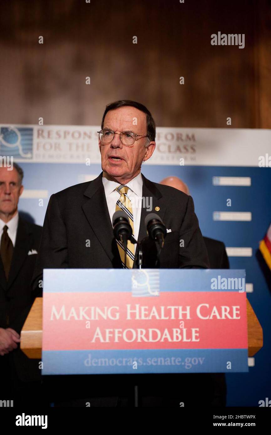 Senator kirk hi-res stock photography and images - Alamy