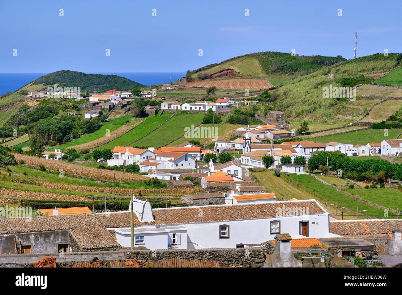 Traditional portuguese farm houses hi-res stock photography and images ...