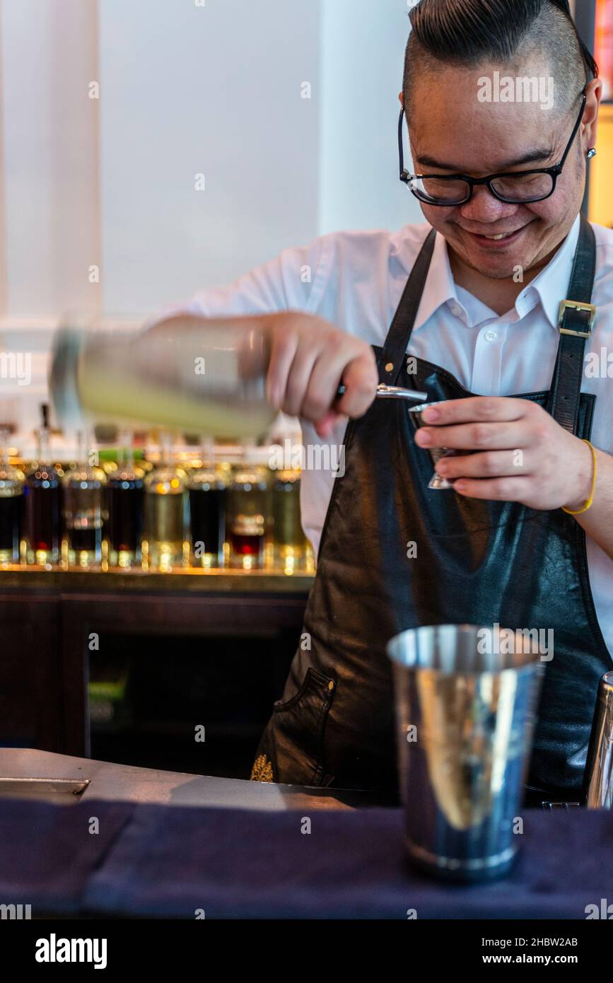 Writers bar, Raffles Hotel Singapore Stock Photo - Alamy