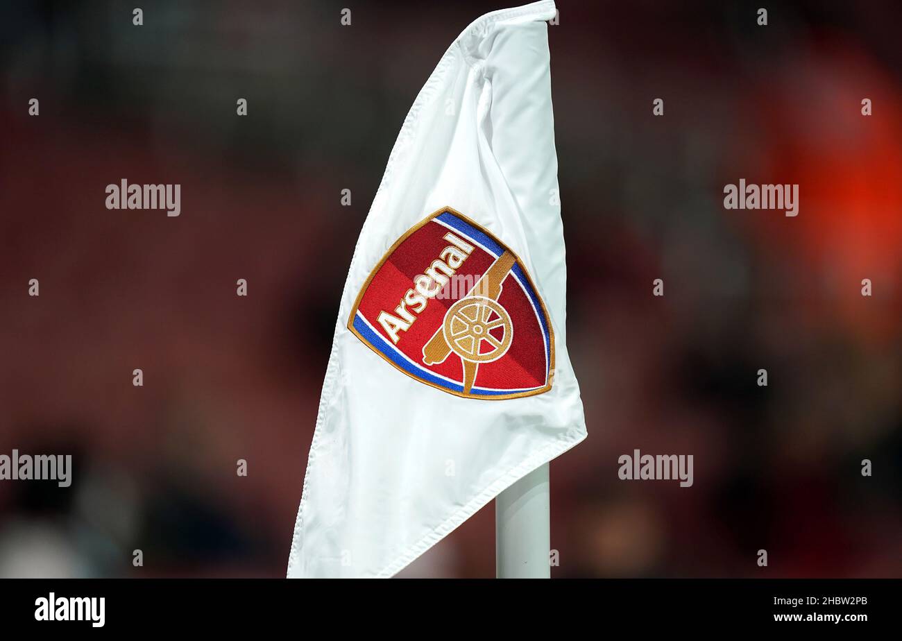 Emirates stadium corner flag hi-res stock photography and images - Alamy