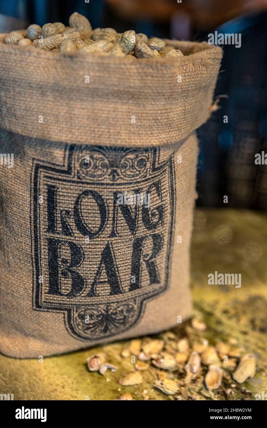 Peanuts at the Long Bar at the Raffles Hotel, Singapore Stock Photo - Alamy