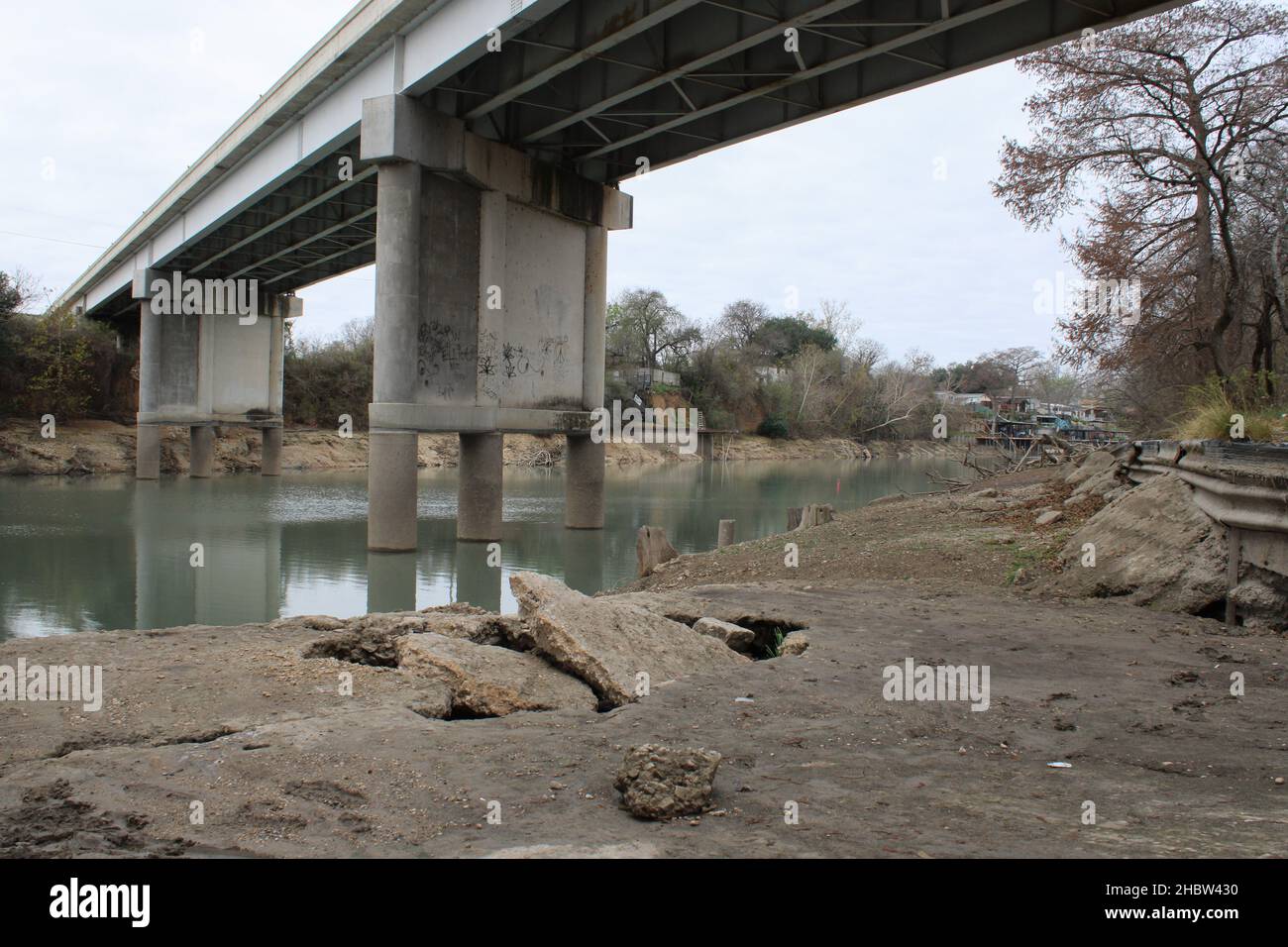 Spill gate hi-res stock photography and images - Alamy