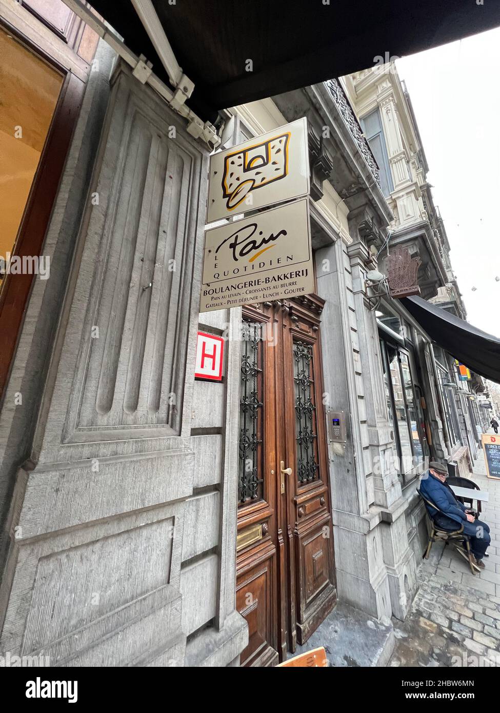 The first Le Pain Quotidien bakery and cafe on 16 Rue Antoine Dansaert ...
