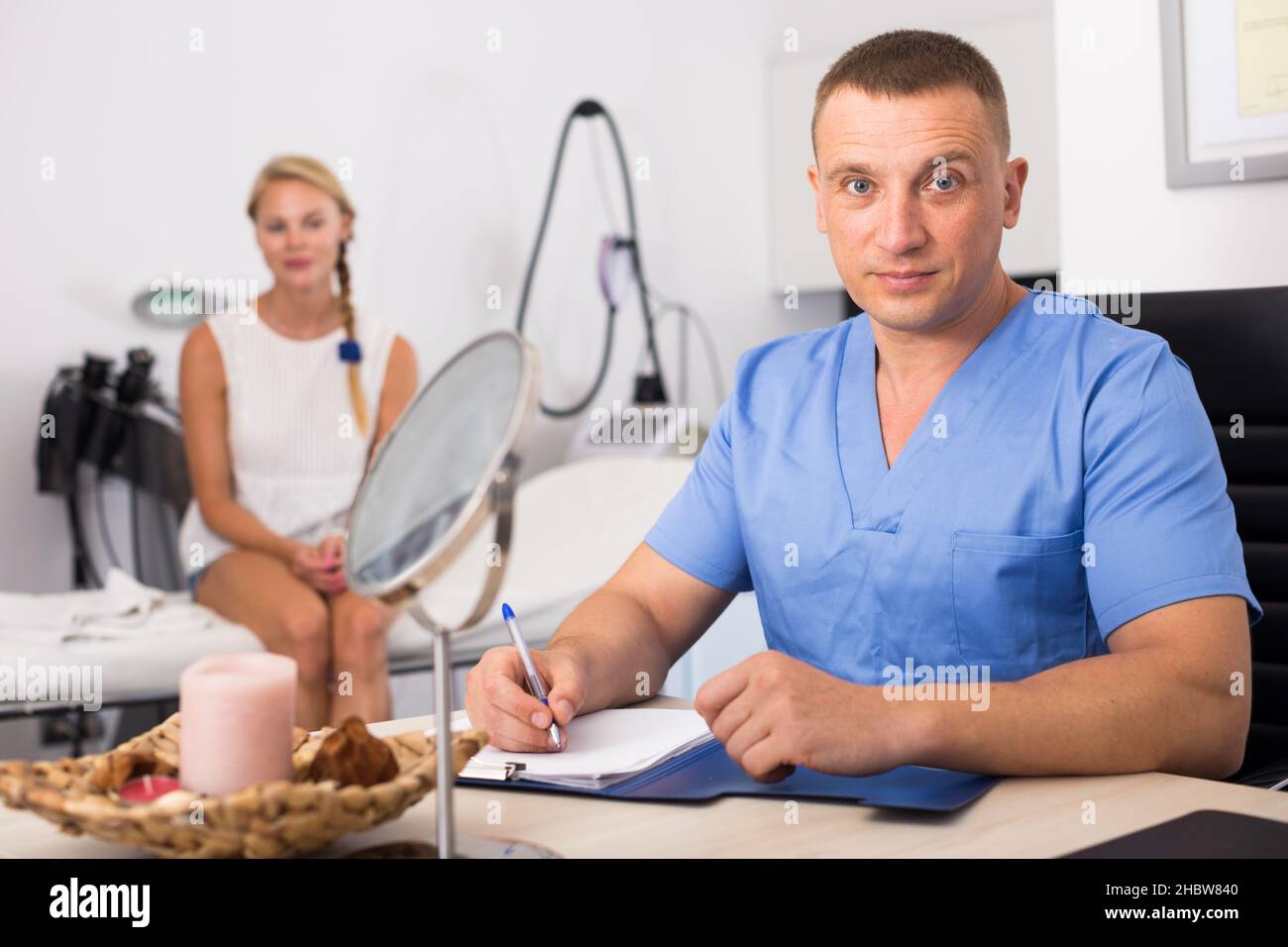 Female doctor writing conclusion hi-res stock photography and images ...