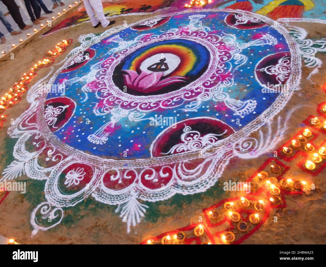 Rangoli mandala hi-res stock photography and images - Alamy