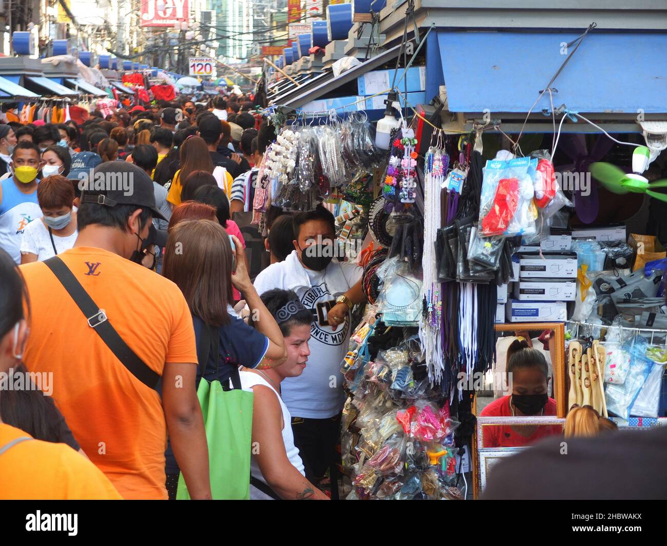 Crowded areas hi-res stock photography and images - Alamy
