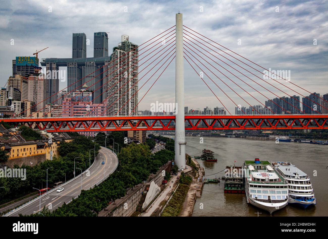 Chongqing yangtze river bridge hi-res stock photography and images - Alamy