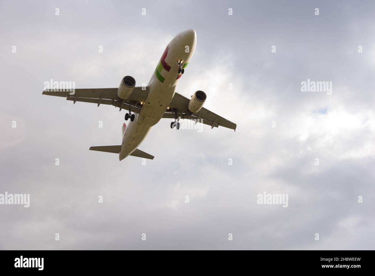 Passenger aircraft on approach to the airport for landing Stock Photo ...