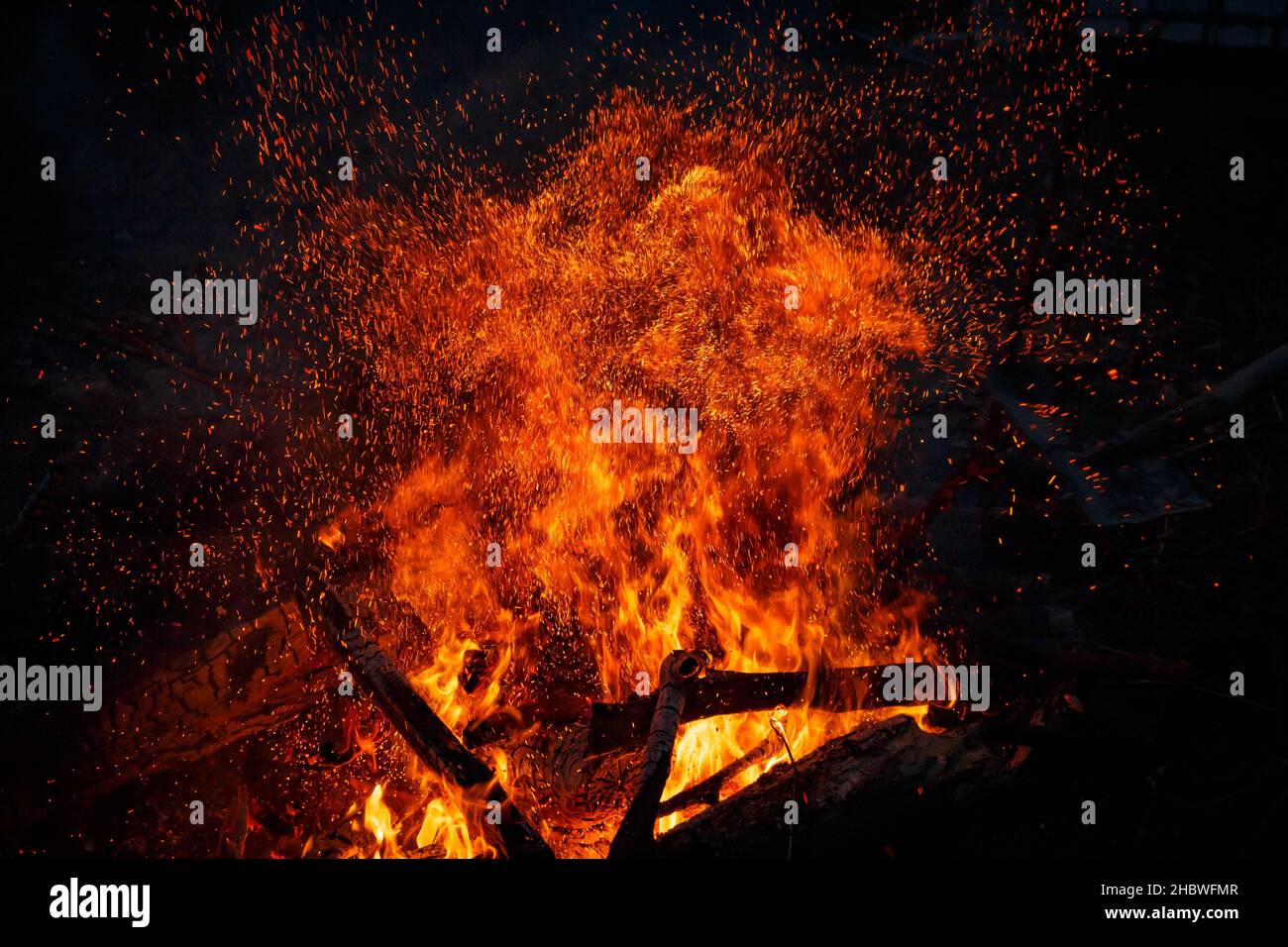 Sparks from fire rising up hi-res stock photography and images - Alamy