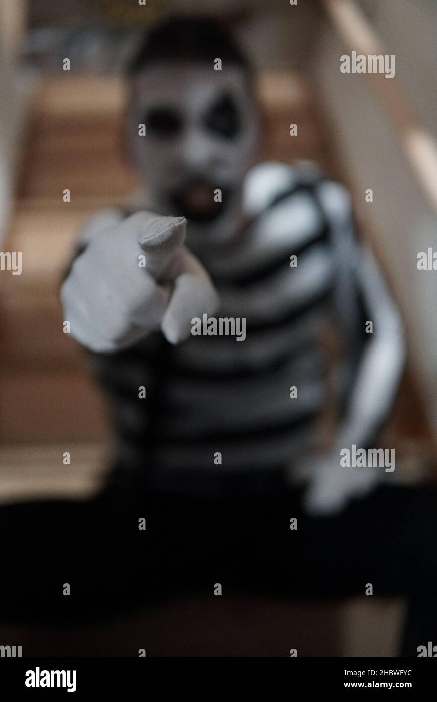 A person in a scary mime costume pointing at the camera Stock Photo - Alamy