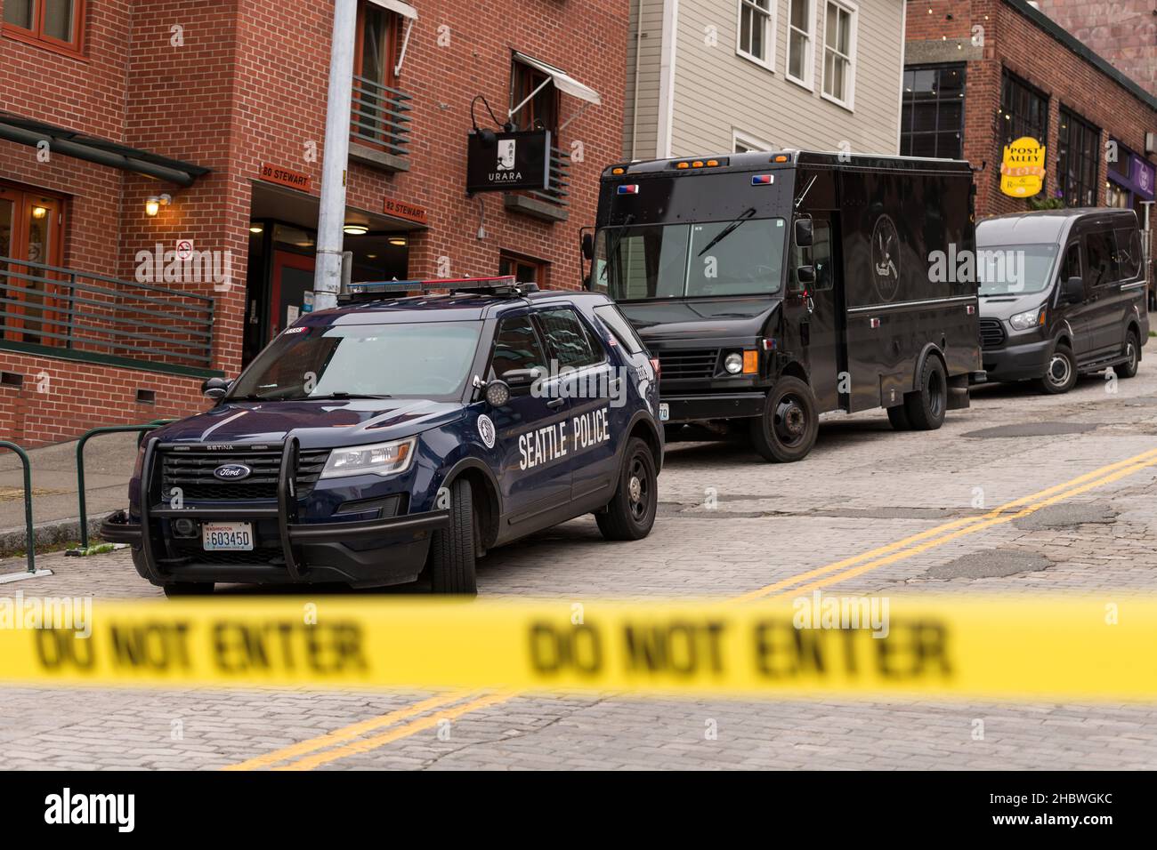 Police crime police standoff hi-res stock photography and images - Alamy