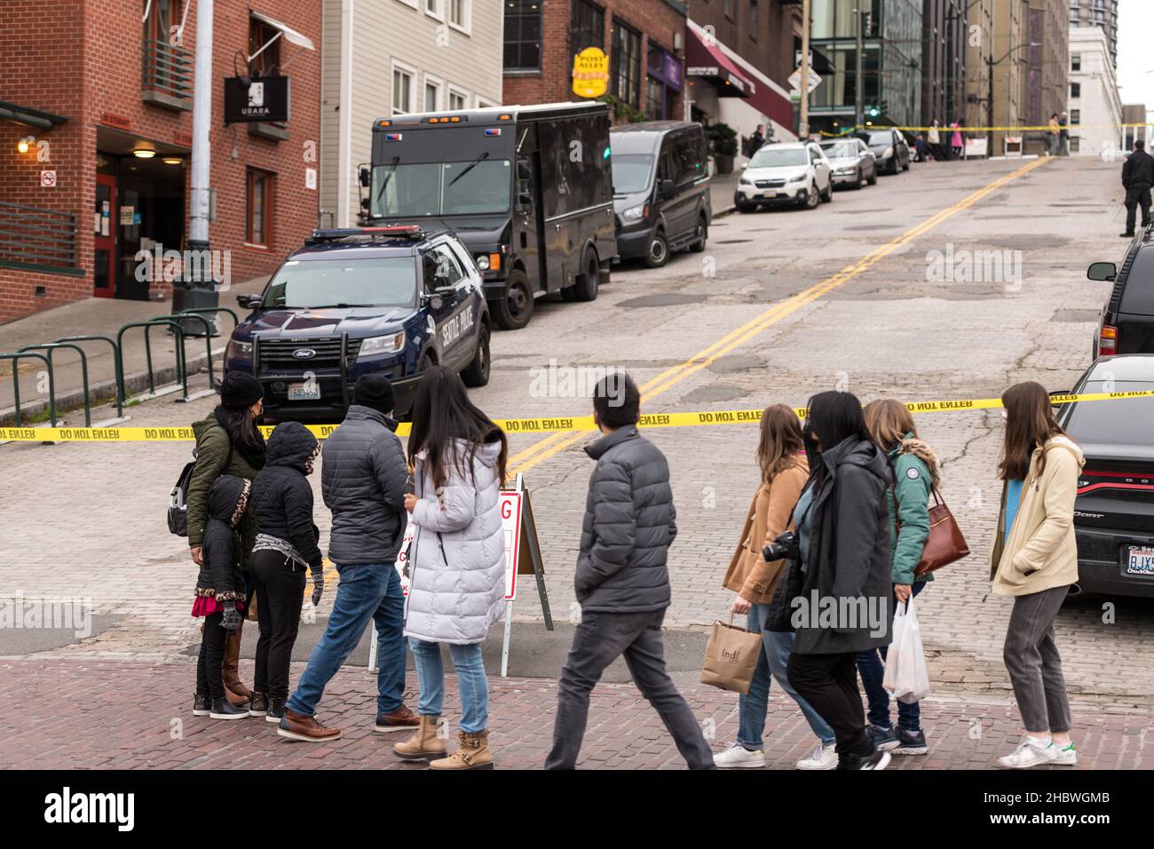 Police crime police standoff hi-res stock photography and images - Alamy