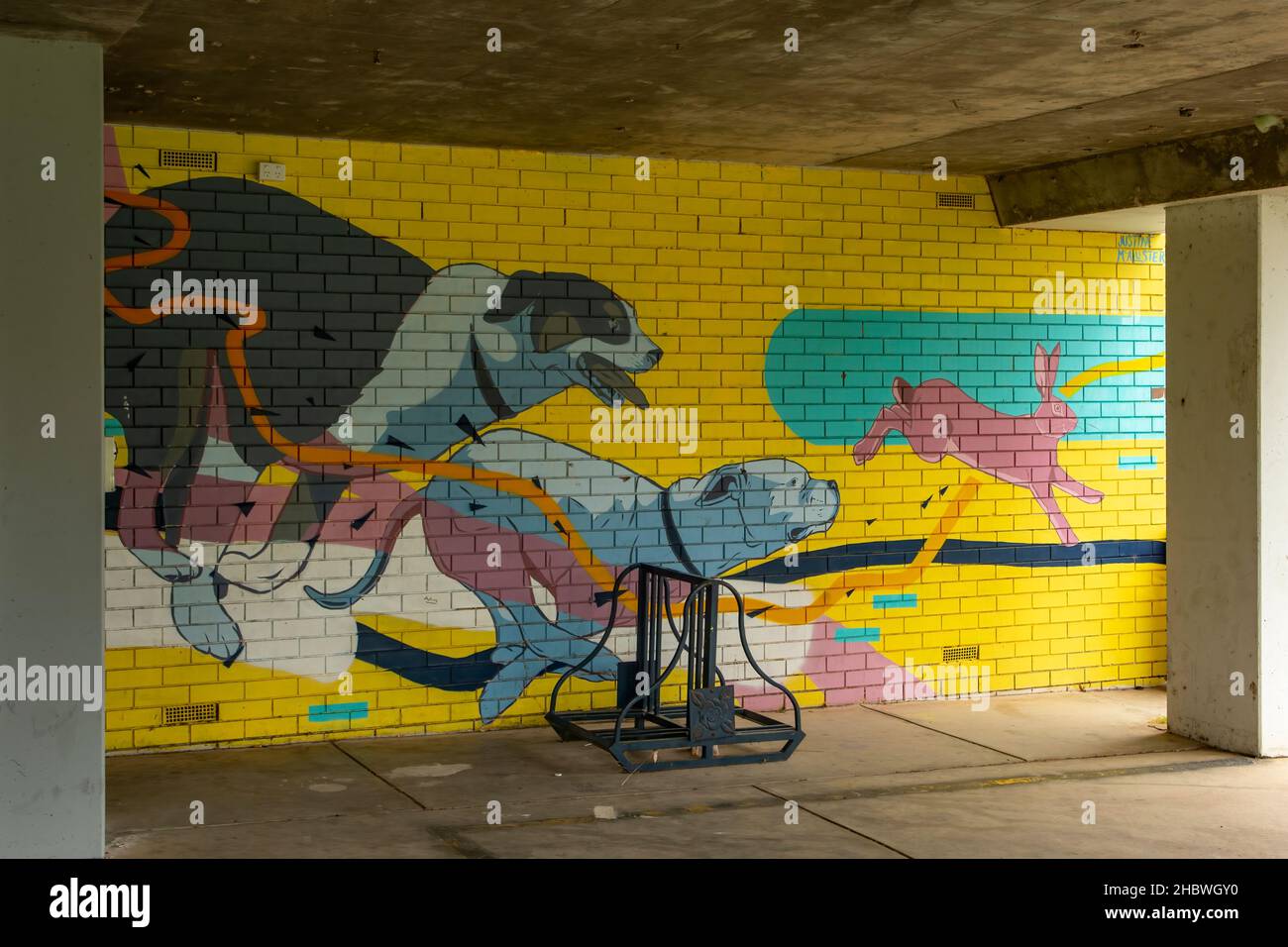 Under art hi-res stock photography and images - Alamy