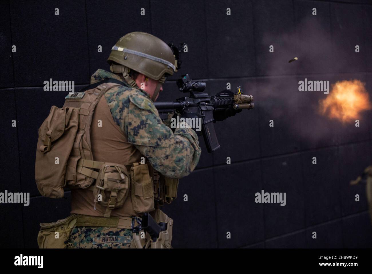Cqb tactics hi-res stock photography and images - Alamy