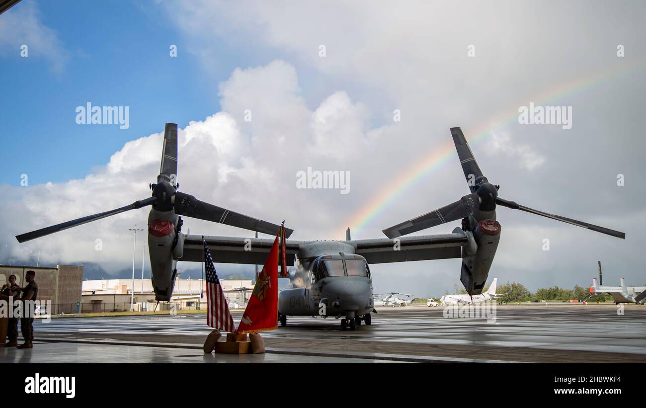 U.S. Marines with Marine Medium Tiltrotor Squadron (VMM) 363 conduct a ...