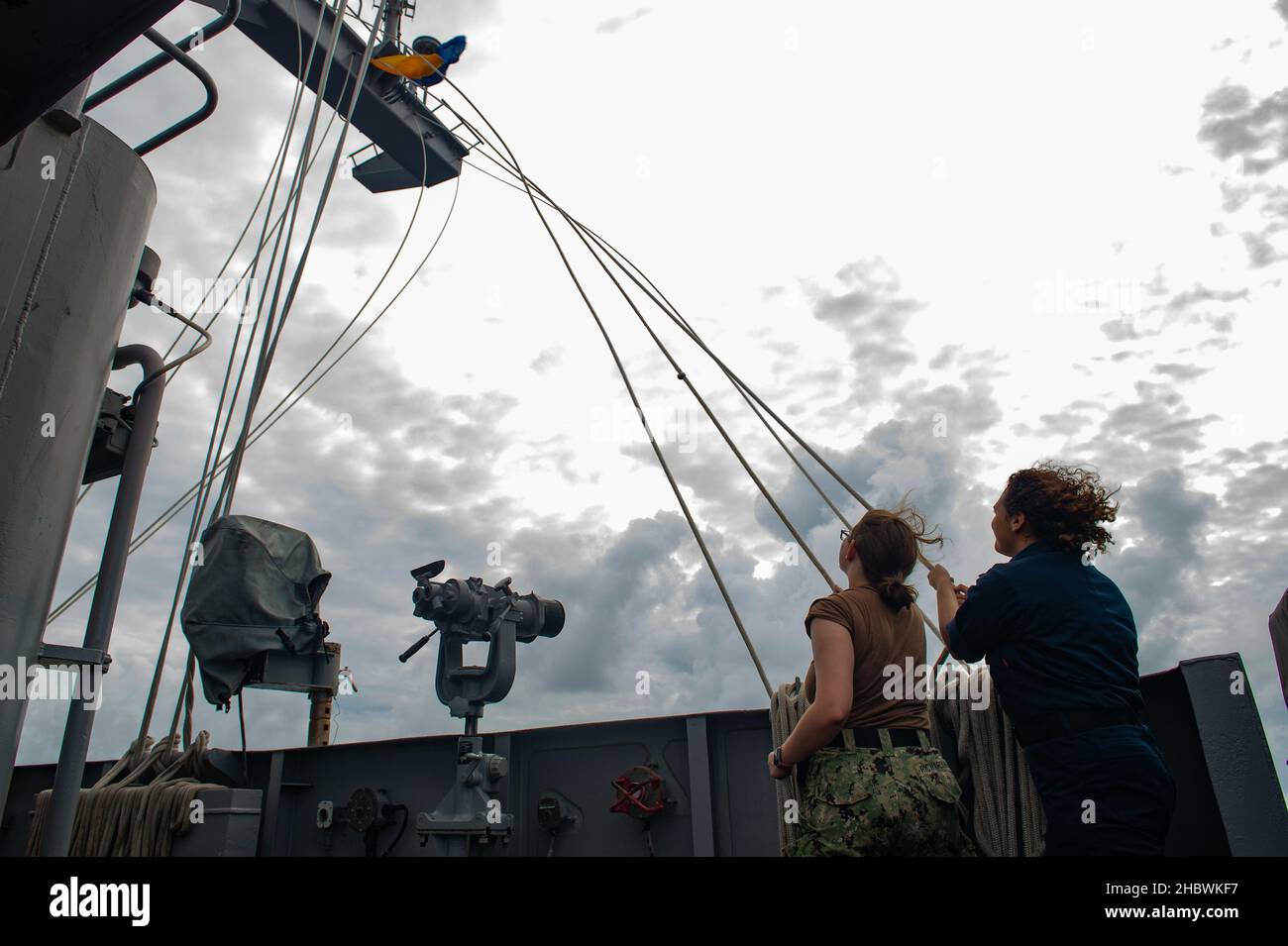 211220-N-PQ495-1014 U.S. 7TH FLEET AREA OF RESPONSIBILITY (Dec. 20 ...